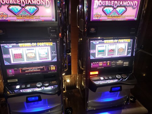 Diamond Queen Slot Machine by