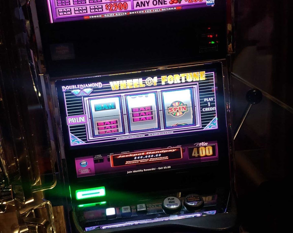 Diamond Queen Slot Machine by