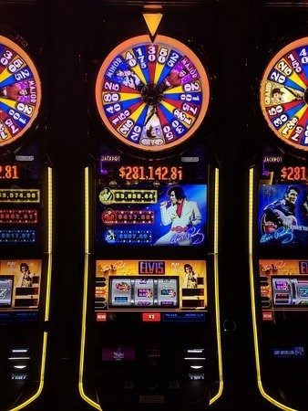 Elvis Shake Rattling Reels Slot Machine by
